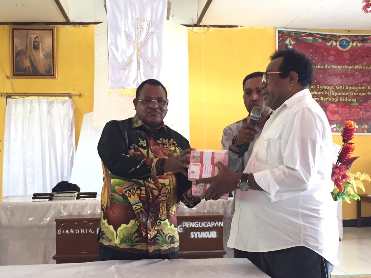Melalui Dana Hibah, Karel Murafer Berikan Rp 500 Juta untuk Jemaat ...